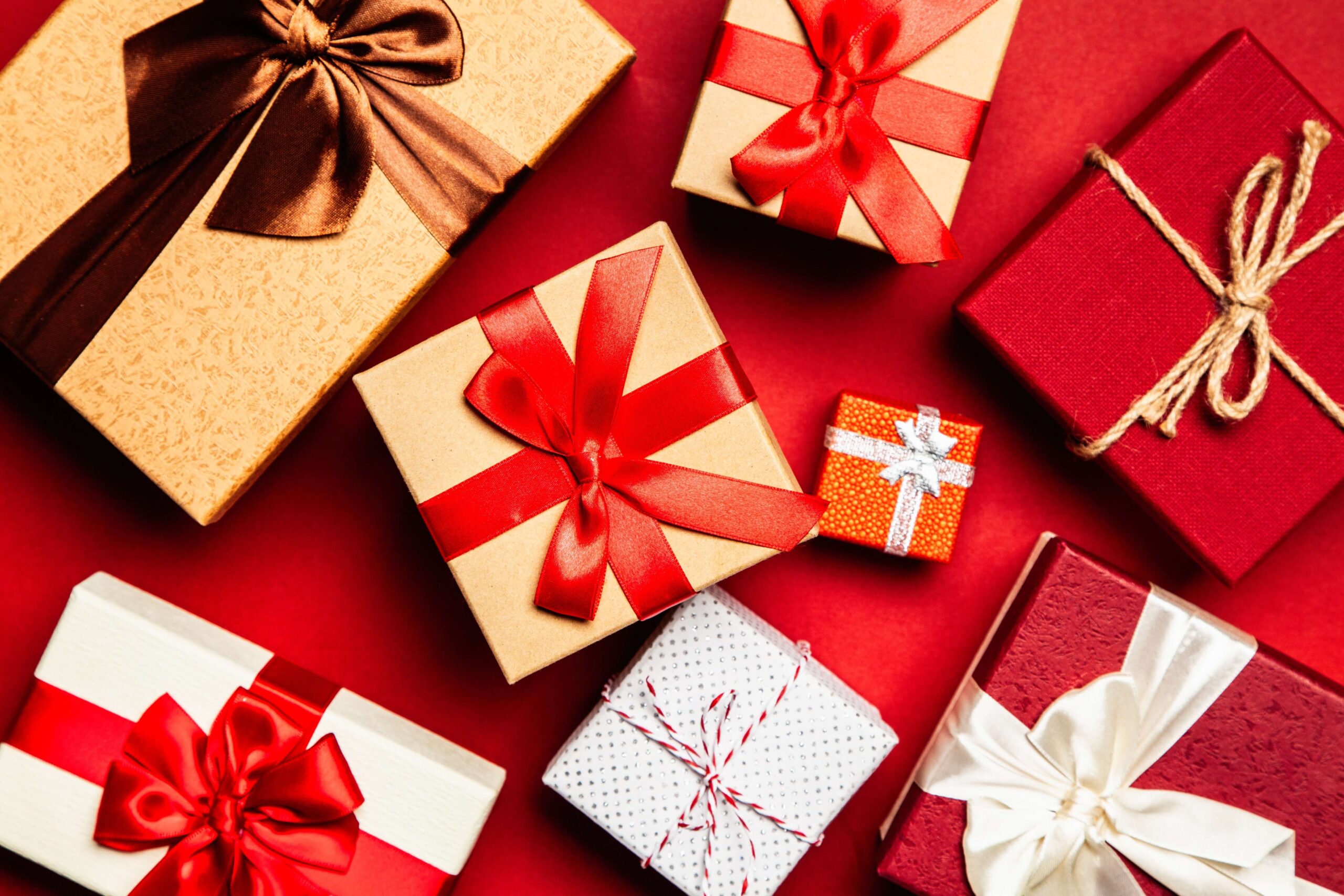 12 Best Christmas Gifts For College Students Studying Abroad